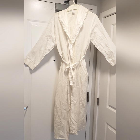 Eileen West | Intimates & Sleepwear | Vintage Eileen West Robe Queen ...